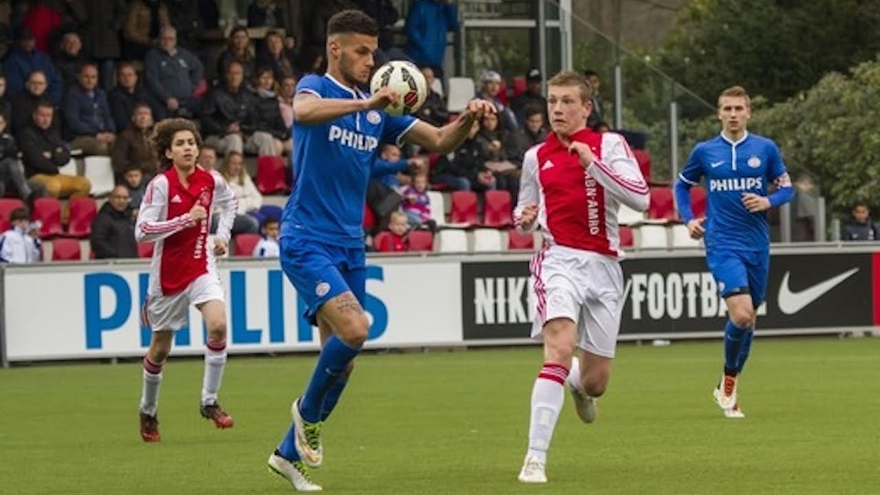 11-04-2015: PSV O17 - Ajax O17 - YouTube