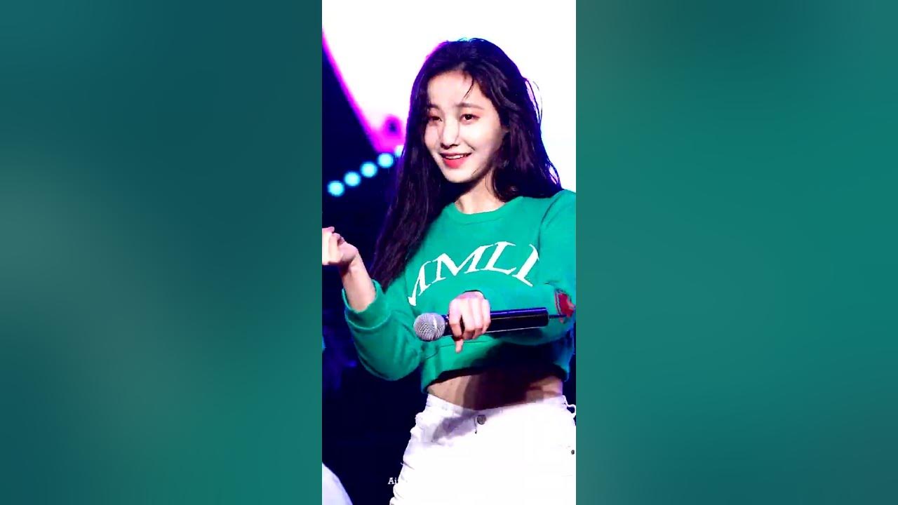 [FANCAM/직캠] 180404 모모랜드 MOMOLAND 연우 YEONWOO - 뿜뿜 BBOOM BBOOM FOCUS by Airglow - YouTube