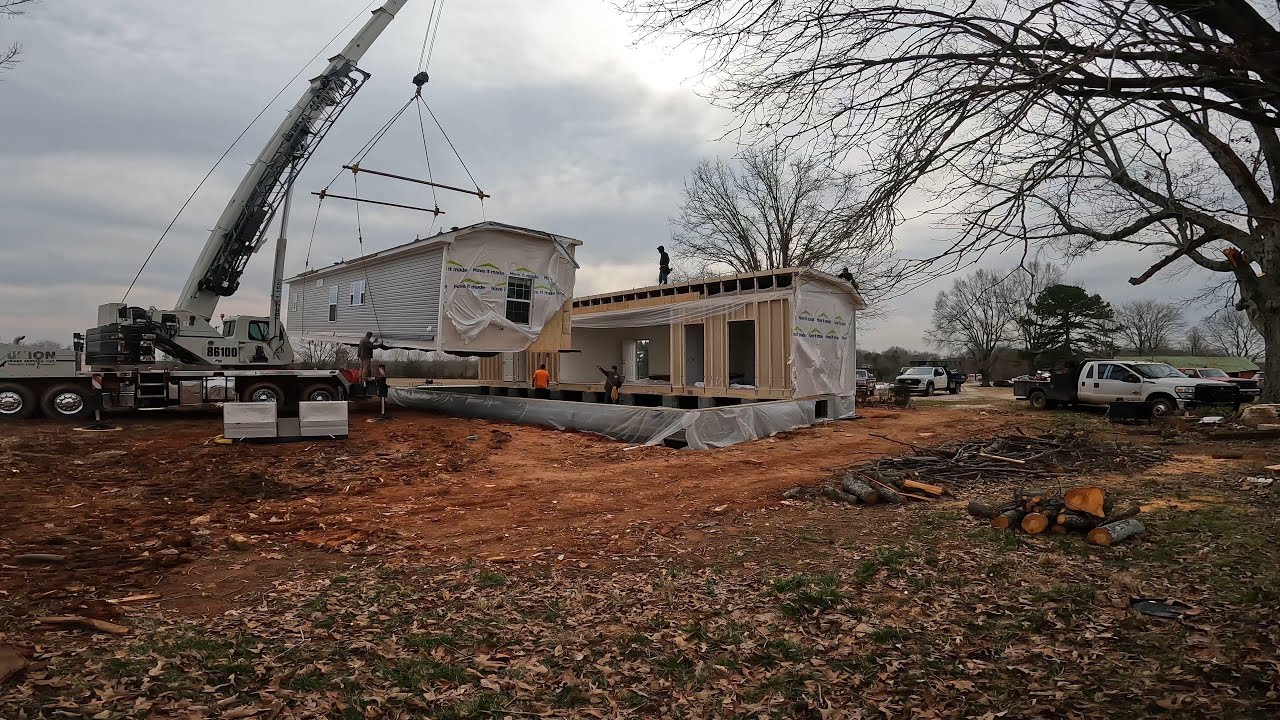 Crane picking up a house! - YouTube