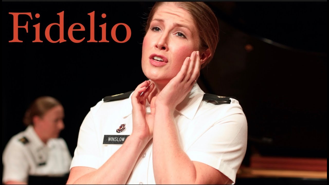 "O wär ich schon" - Sgt. Kayla Winslow and Staff Sgt. Krysta Waters ...