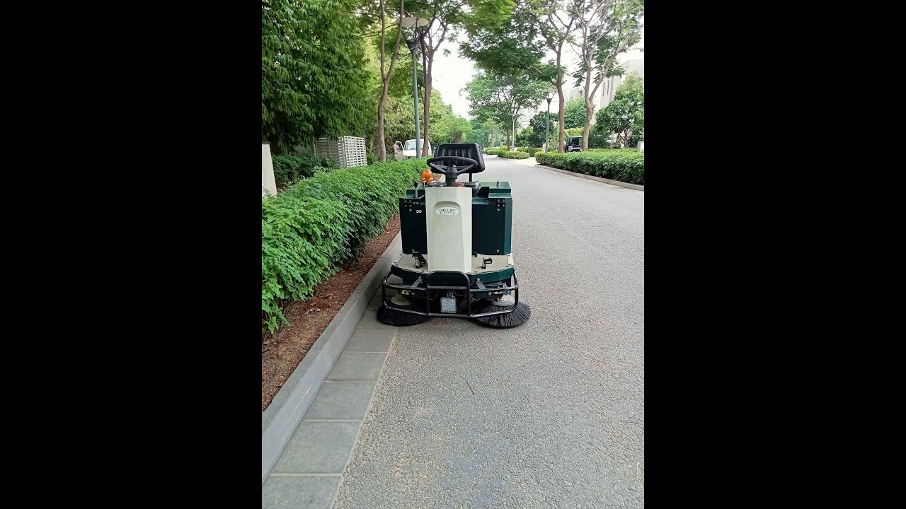 ELECTRIC ROAD CLEANING MACHINE / ROAD SWEEPIGN MACHINE - YouTube