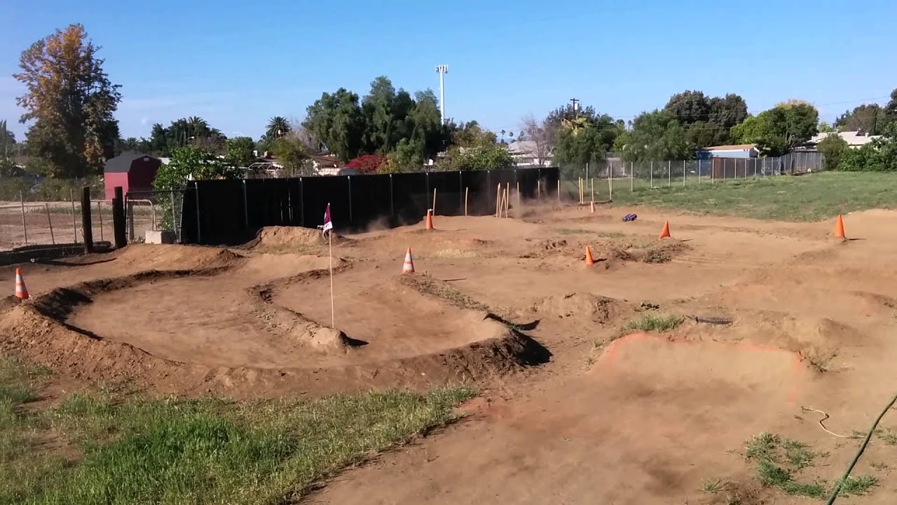 Backyard RC short course race - YouTube