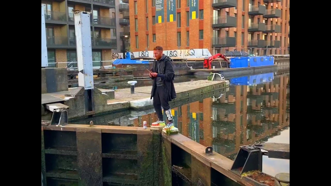 Boat Rave party - River Lea London - YouTube