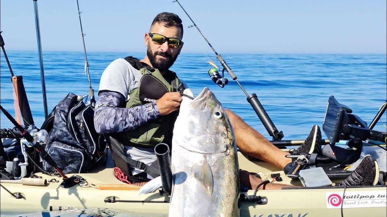 Ψάρεμα με Καγιάκ 👉Μεγάλο Μαγιάτικο σε ζωντανό δόλωμα‼️Kayak fishing ...