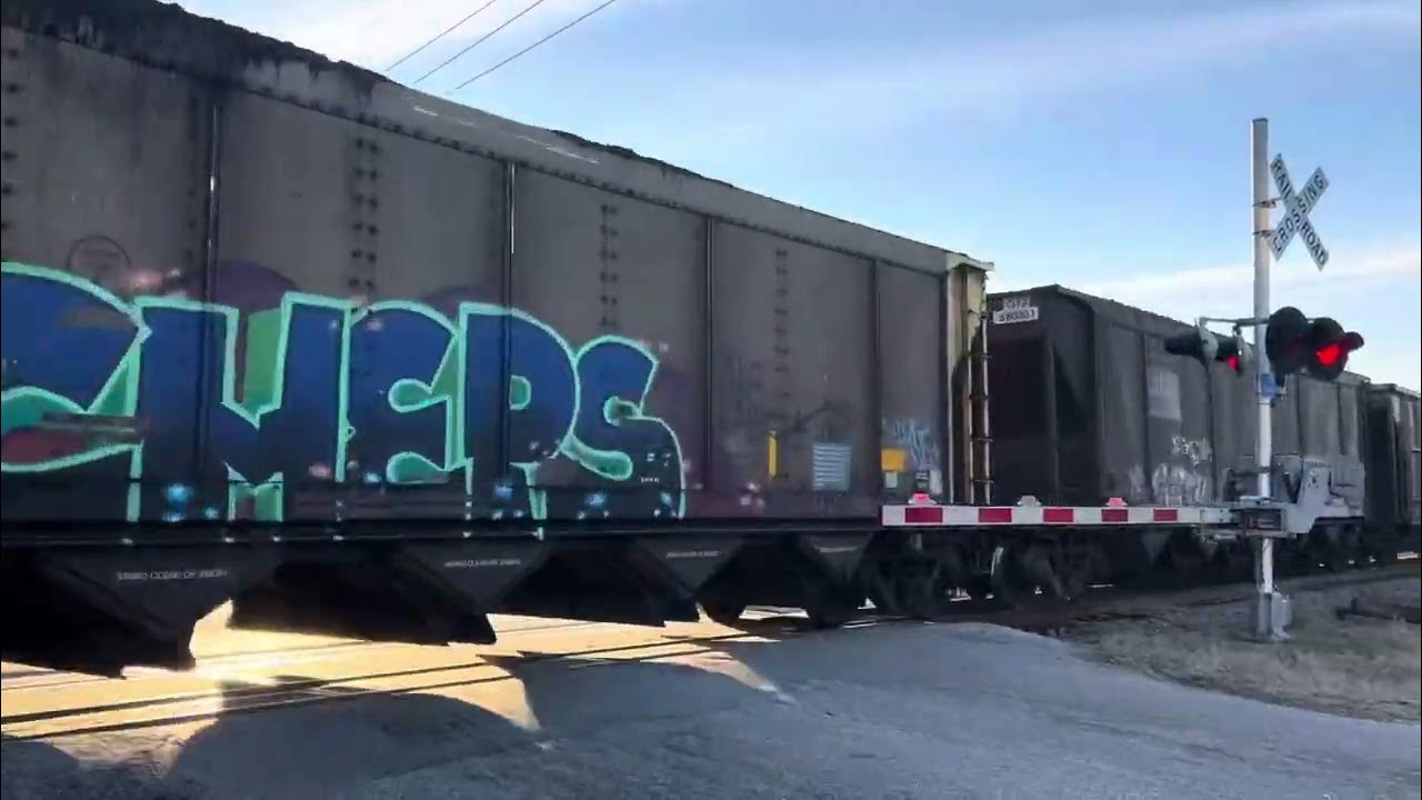 UP 8005 Leads Empty Coal DPU GEVO Magnolia,Tx - YouTube