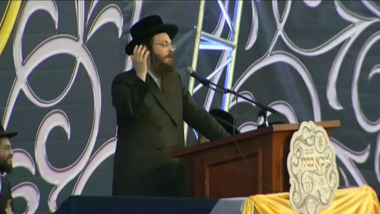 Satmar Hasidic Community Gathers in Crown Heights for Kuf Alef Kislev ...