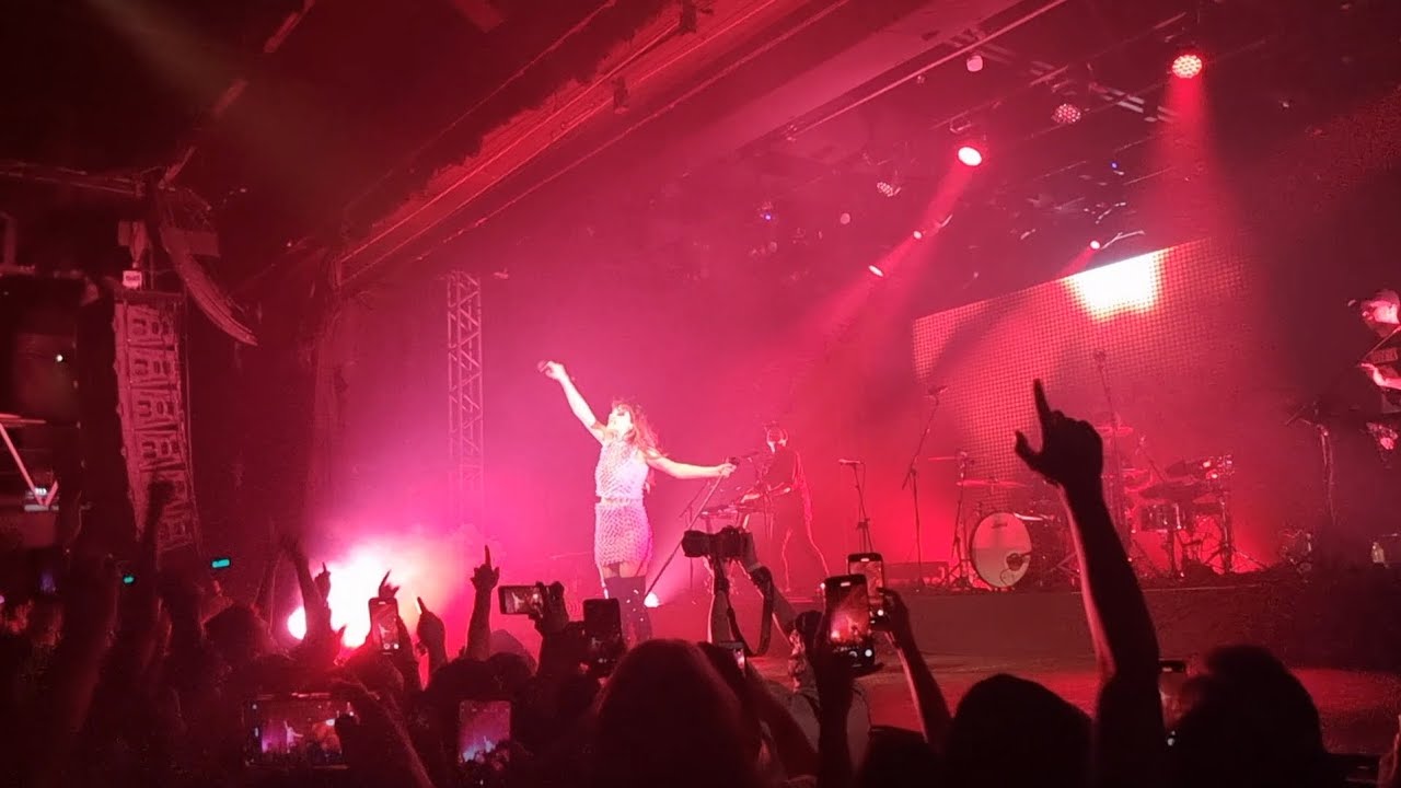CHVRCHES - (Endless) Intro / He Said She Said (Live at Audio Music ...