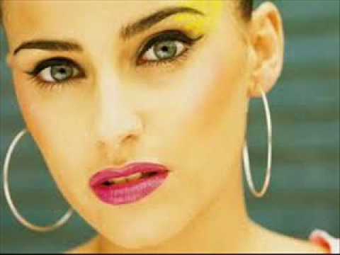 Nelly Furtado- Explode (Acoustic) - YouTube