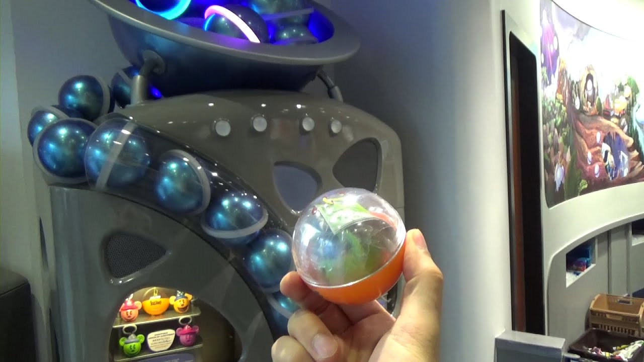 Halloween Gashapon Tokyo Disneyland - YouTube