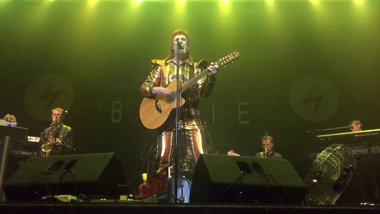 Ultimate Bowie ~ John I'm Only Dancing ~ Stafford 30.10.16 - YouTube