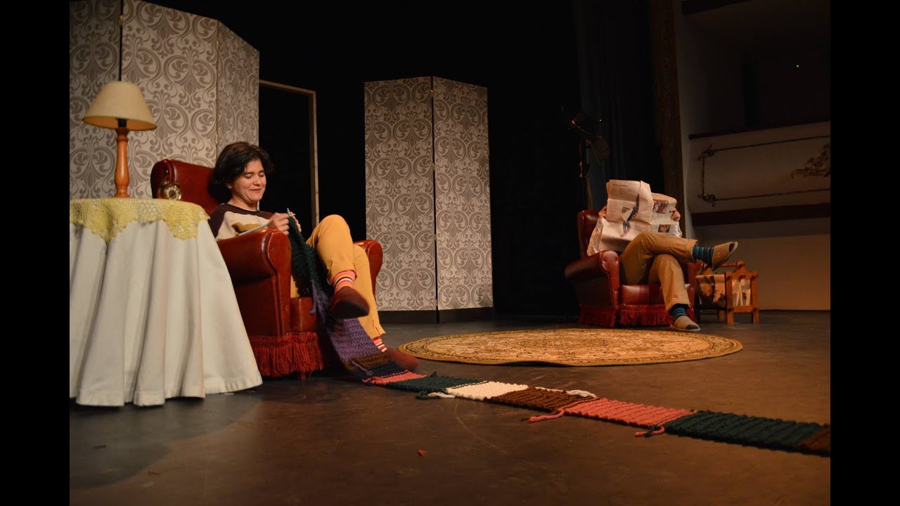 La Cantante Calva -- Señores Smith - YouTube