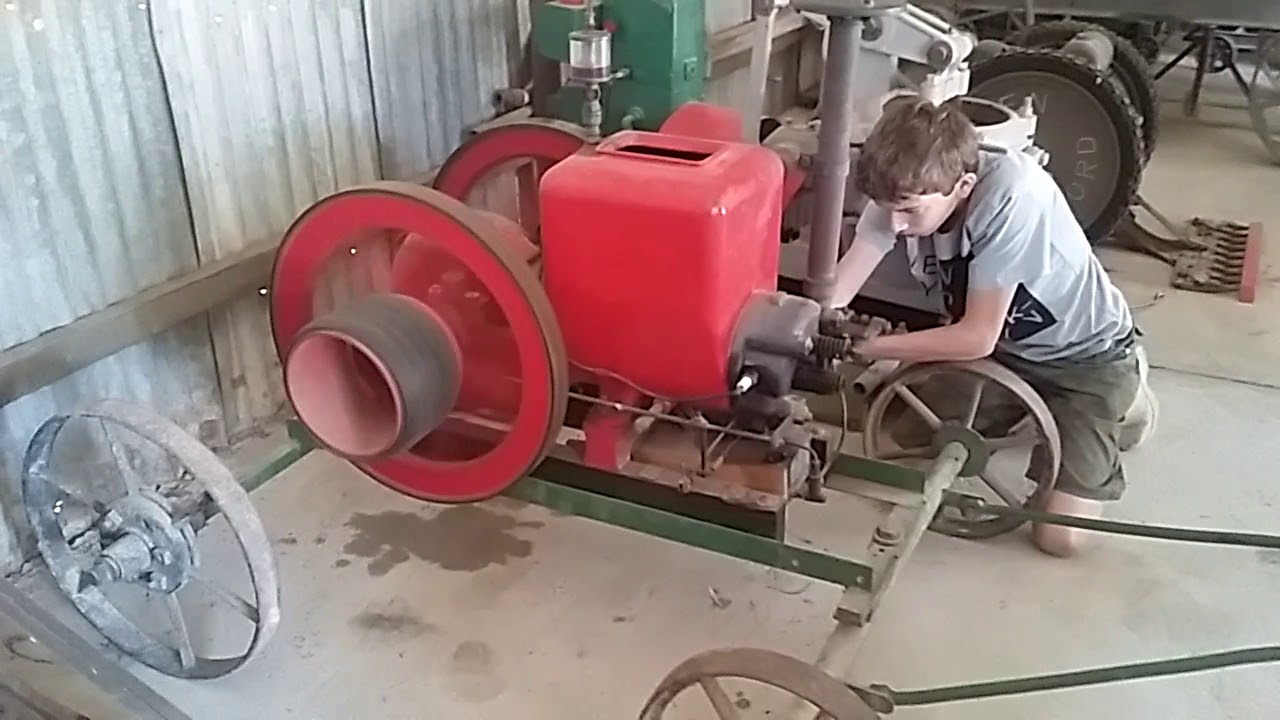4hp sundial stationery engine first start in 5 years. For the paringa ...