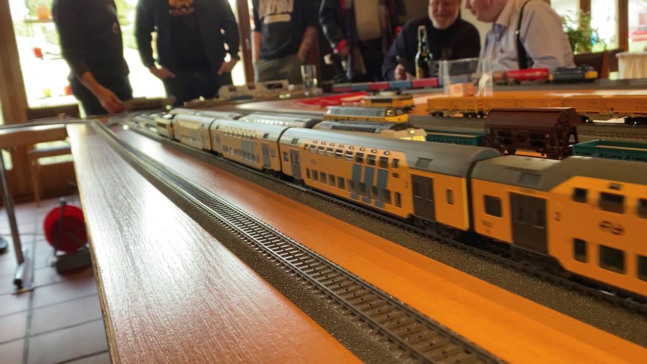 Restored Lima BB 67000 locomotive running on the Helis circuit - YouTube