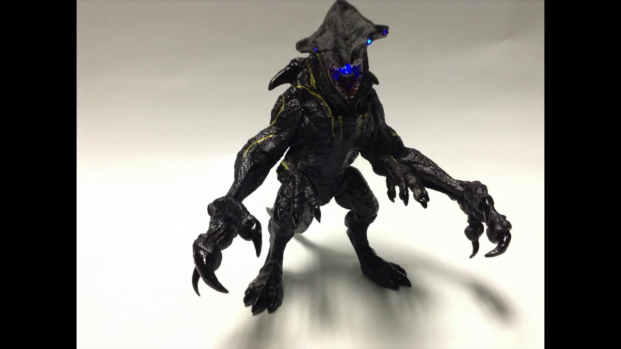 NECA PACIFIC RIM CUSTOM KNIFEHEAD - YouTube