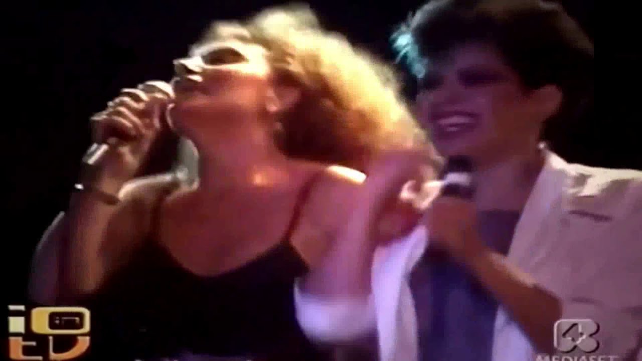 Antonella Ruggiero Loredana Berte' E la luna busso' - YouTube