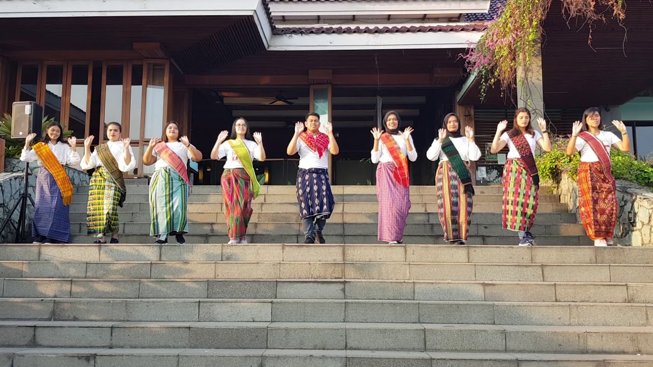 Tari Karo ( landek ) lagu Mejuah juah - YouTube