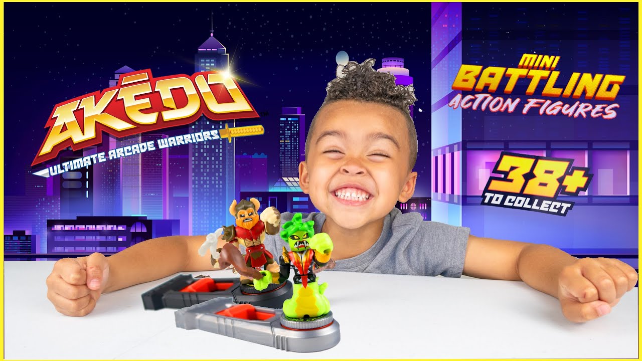 Akedo Ultimate Arcade Warriors Unboxing Axel Vs Miss Slither Toys - YouTube