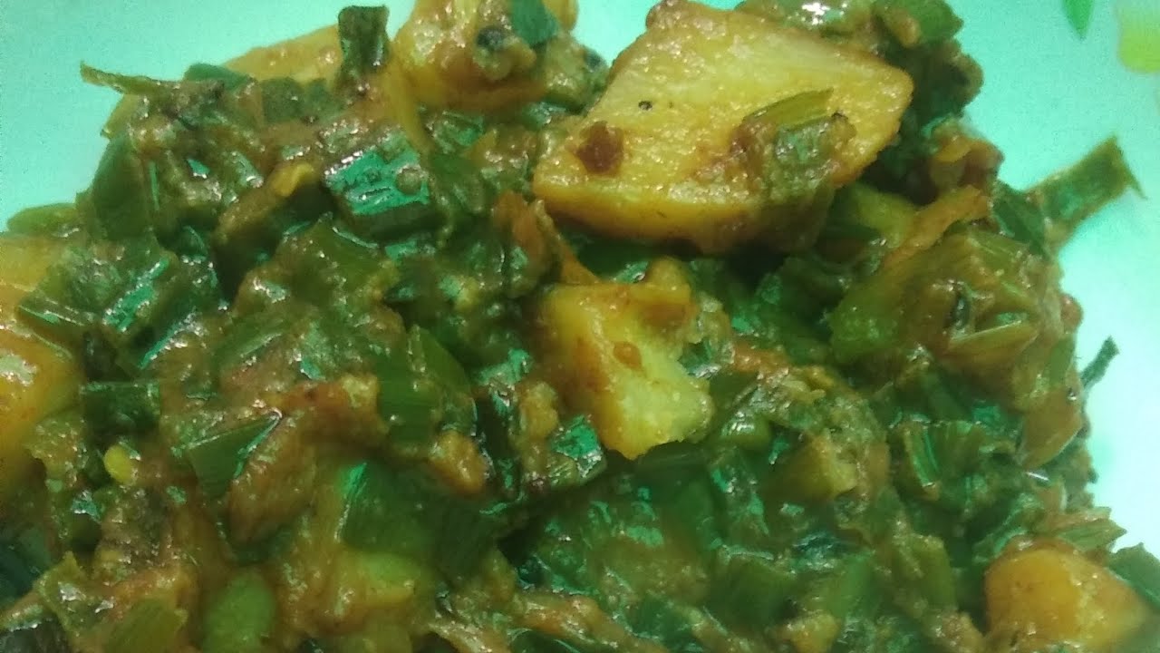 Hare pyaj or aalu ki Sabji Desi style 😋😋 - YouTube