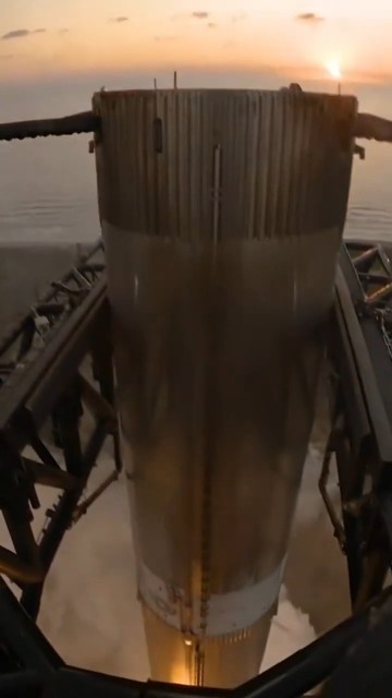 Starship Superheavy Catch view from Tower - YouTube