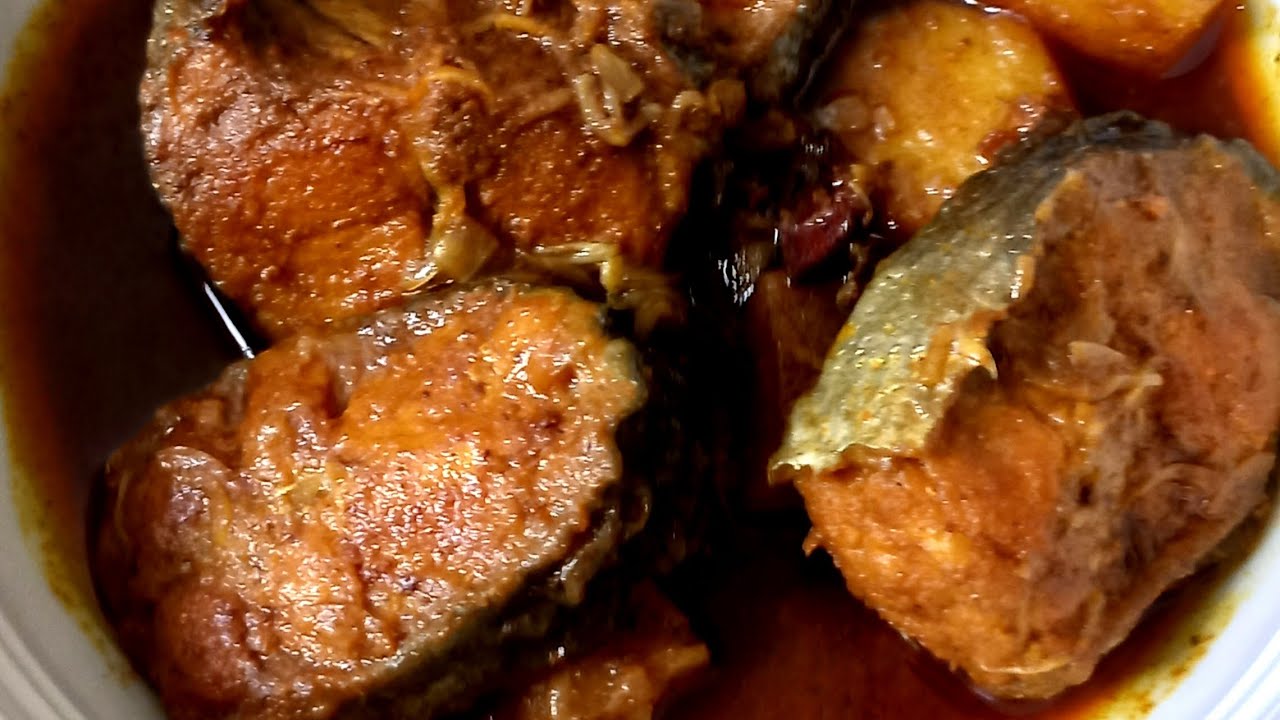 বোয়াল মাছের তেল ঝাল ||Boyal fish curry recipe ||Bangali recipe || Made ...