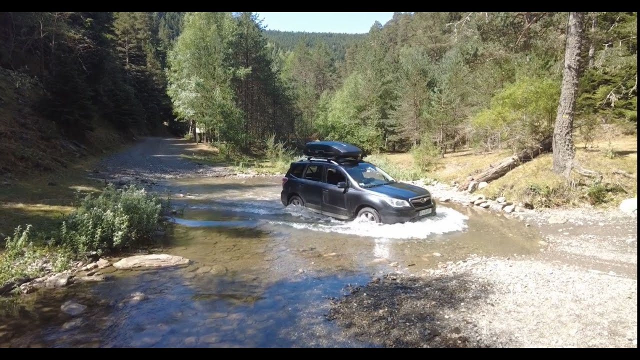 Subaru Forester off road dans les Pyrenées espagnoles, Spanish Pyrenees ...