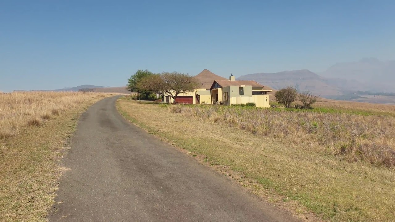 Cathkin Estate | Monks Cowl | Central Drakensberg - YouTube