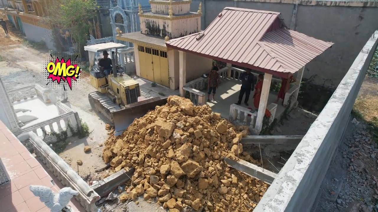 The Best !!! Good Skill Dozer D31P & Dump Truck 5T Land development use soil in Flooded land ...