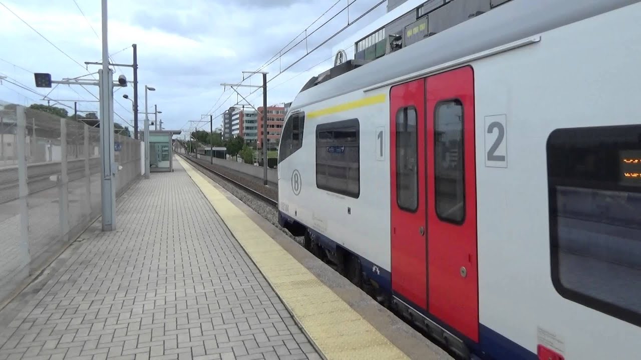 Desiro 08144 vertrekt met tyfoon in station Diegem - YouTube