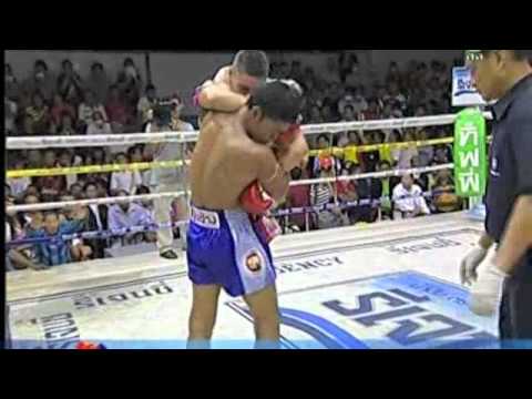 Damien Alamos Singpatong vs Apisak KT Gym Part 1 - YouTube