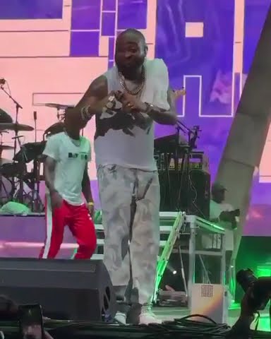 Davido live on stage 🔥#shorts #davido #afrobeats - YouTube