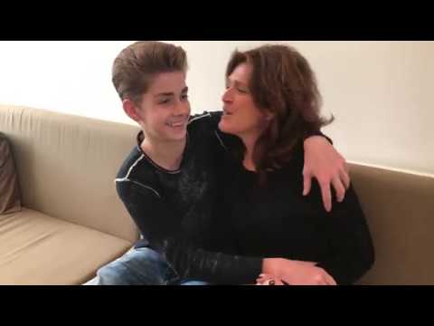 Moeder en zoon van het stotteren af door Del Ferro Methode! - YouTube