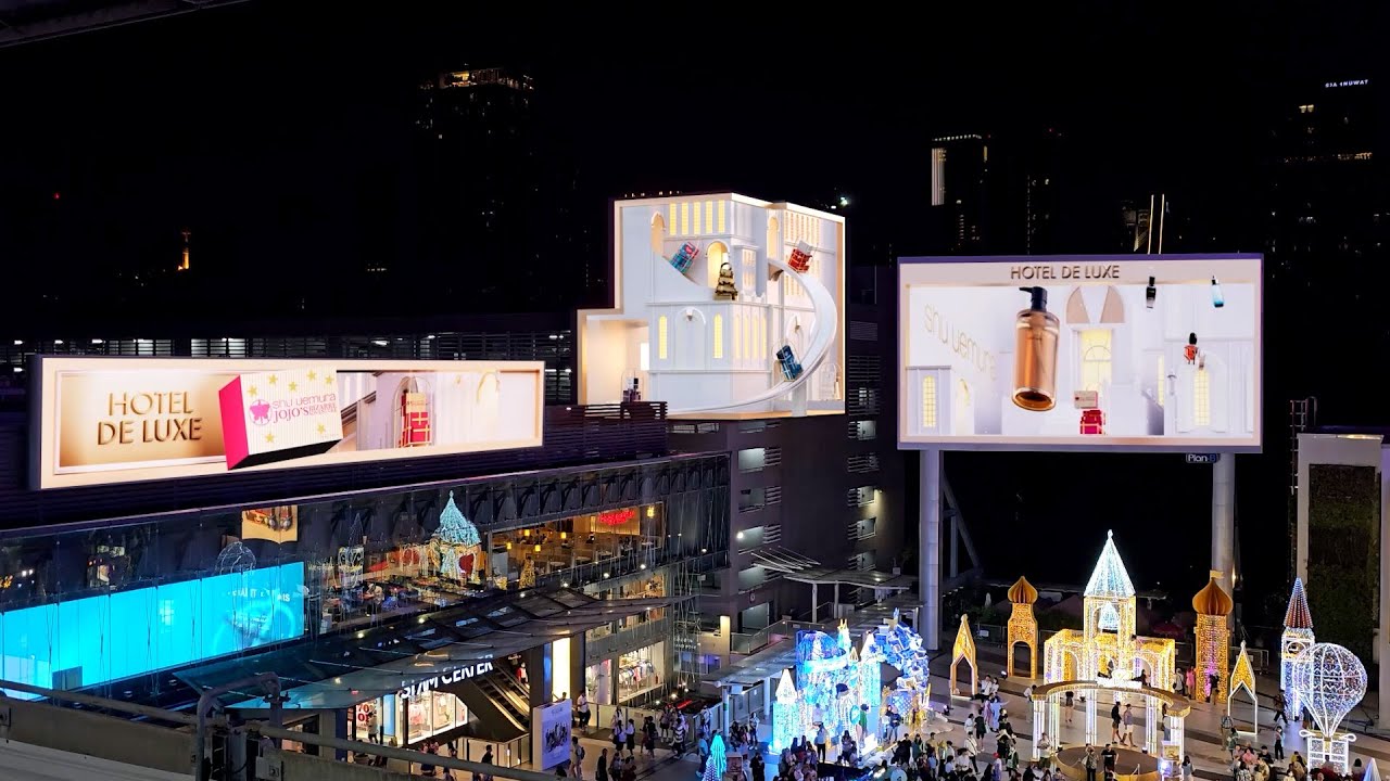 L'Oreal Luxe - Interactive Anamorphic OOH Billboard at Parc Paragon ...