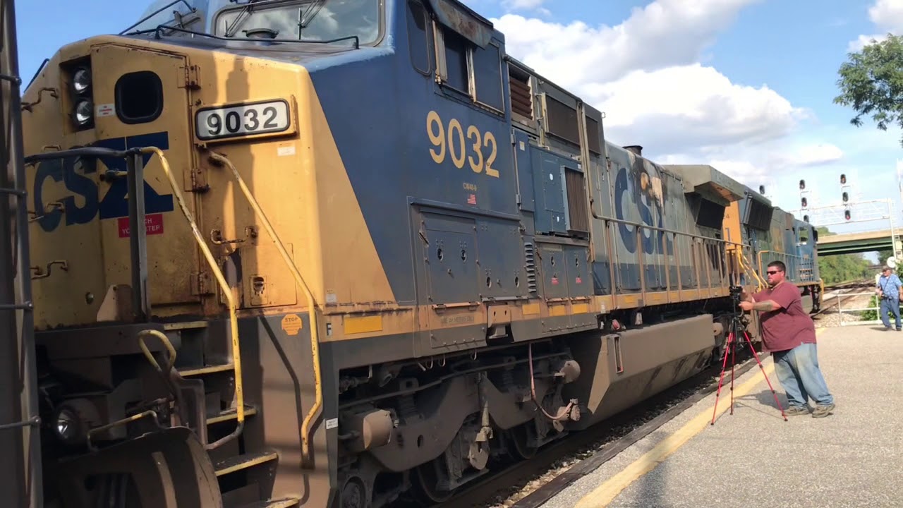 CSX SD70 And Dash 9 At St.Denis - YouTube