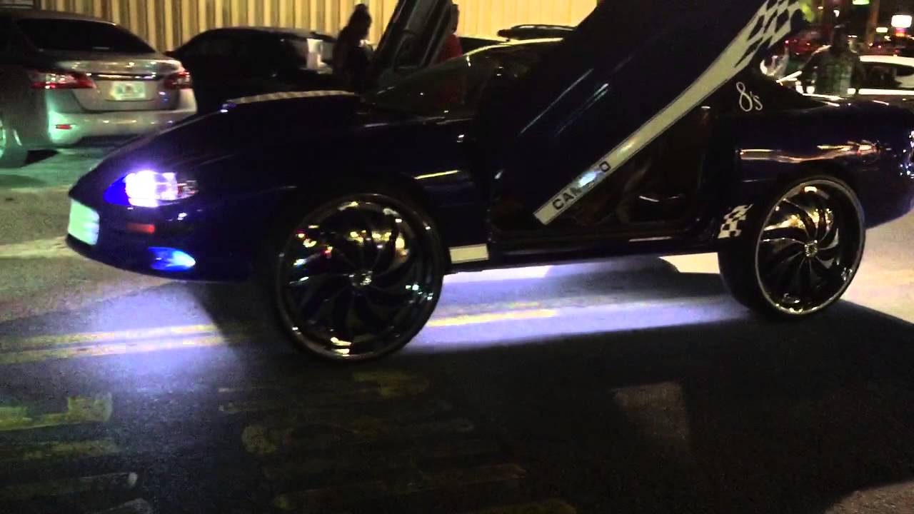 Camaro on 28" Davins - YouTube