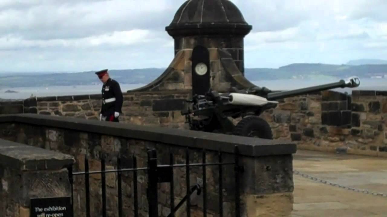 Firing the One O'Clock Gun at Edinburgh Castle - YouTube