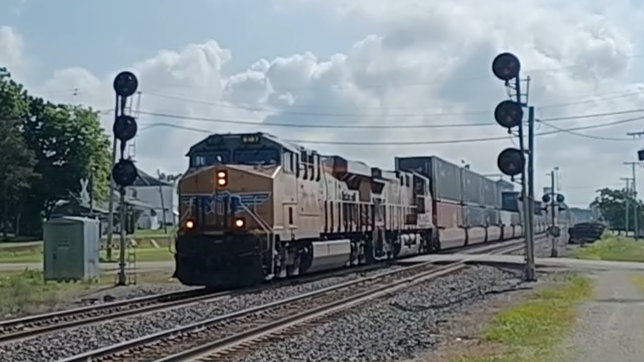 I131 clears Union City Trilights with UP Duo including a small shield ...