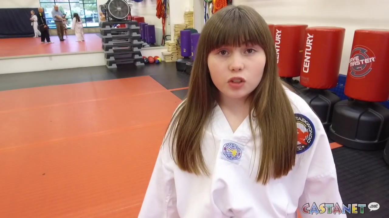Emma does Taekwondo - YouTube