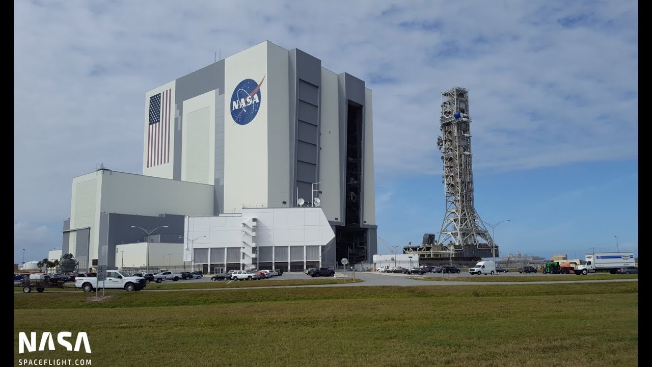 SLS ML-1 Rollback to the VAB Timelapse - December, 2019 - YouTube