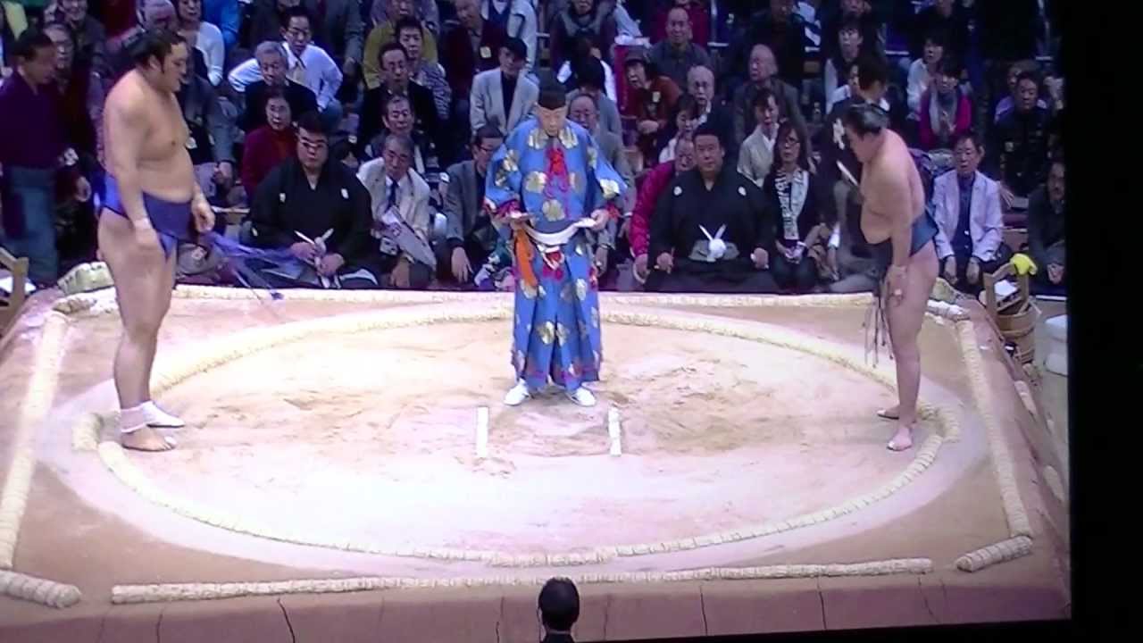 Sumo Wrestling on TV in Japan - YouTube