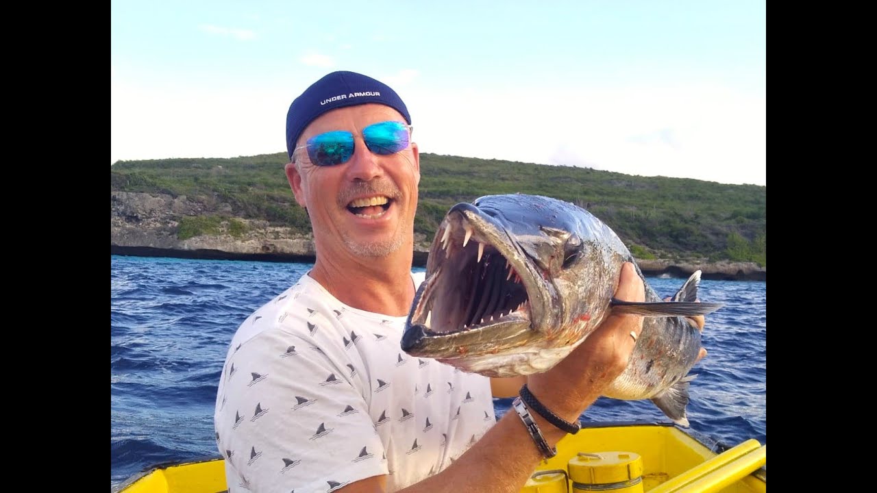 Tunas and 20 and 15lbs heavy barracudas, a nice fishing day with Deckie ...