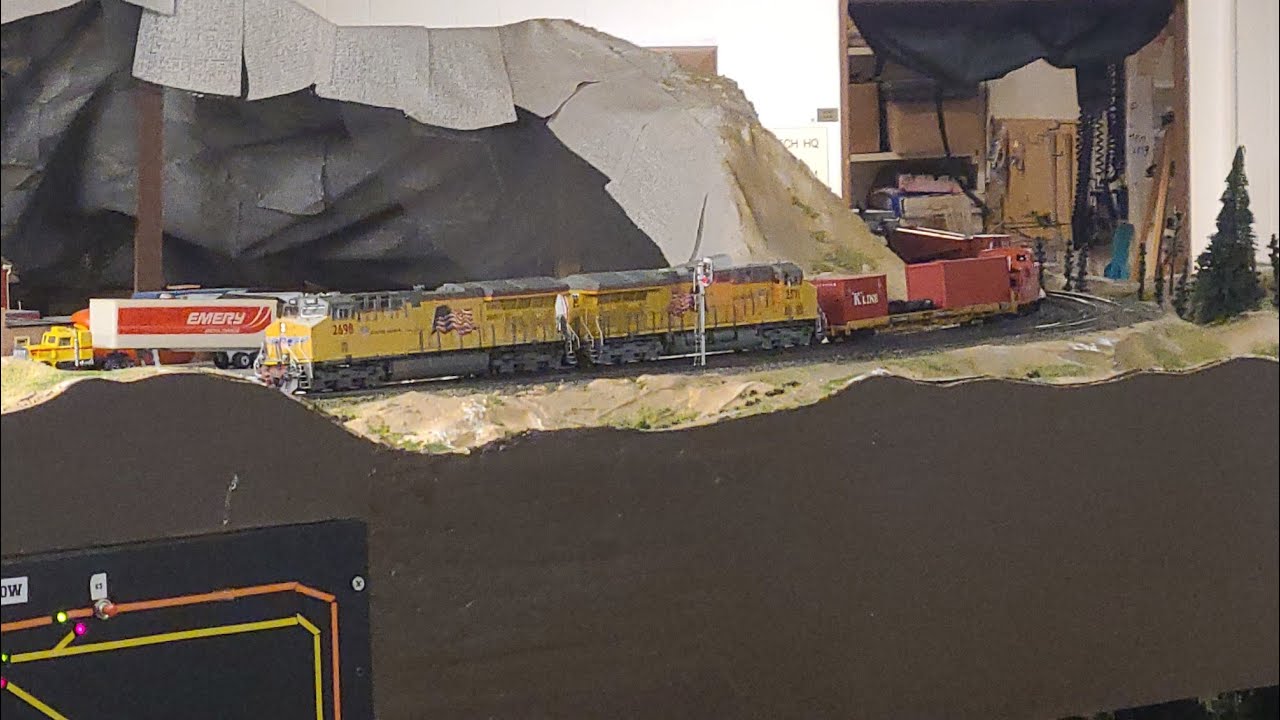Union Pacific Schnabel Train Running Around at the Sheboygan Railroad ...