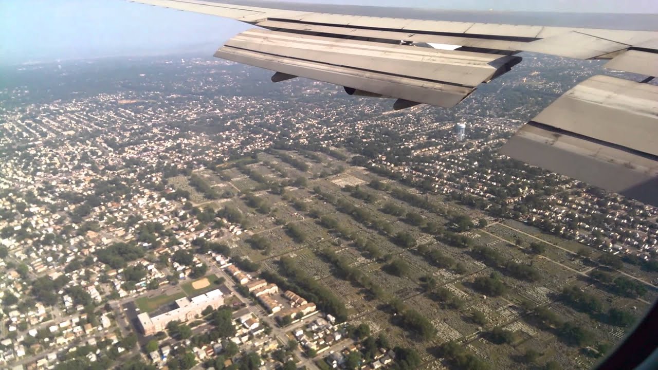 Qantas - Approach and landing at JFK - YouTube