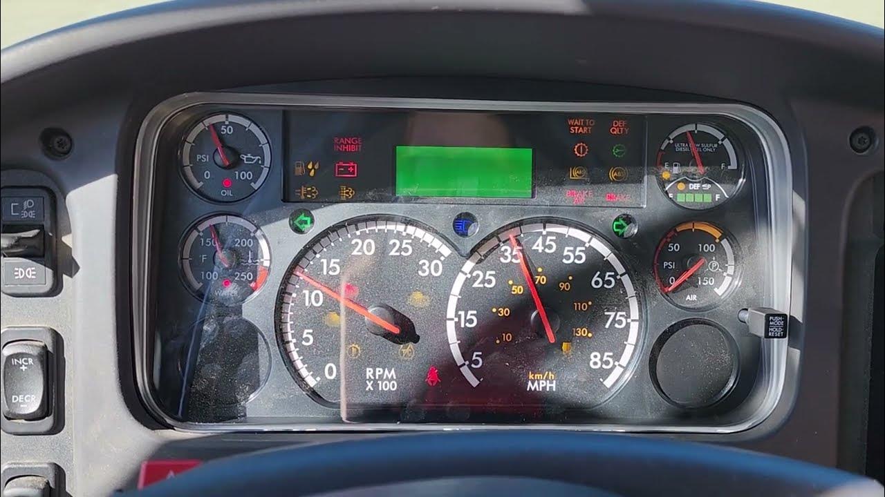 2020 Thomas Saf-T-Liner C2 Cummins B6.7 Start Up With New Instrument ...