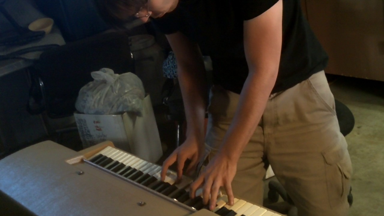 Wurlitzer electric piano 1960s era incredible playing - YouTube