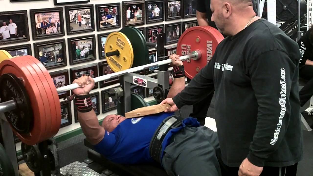 Jeff Hunter bench press 240kg 10 22 2012 - YouTube