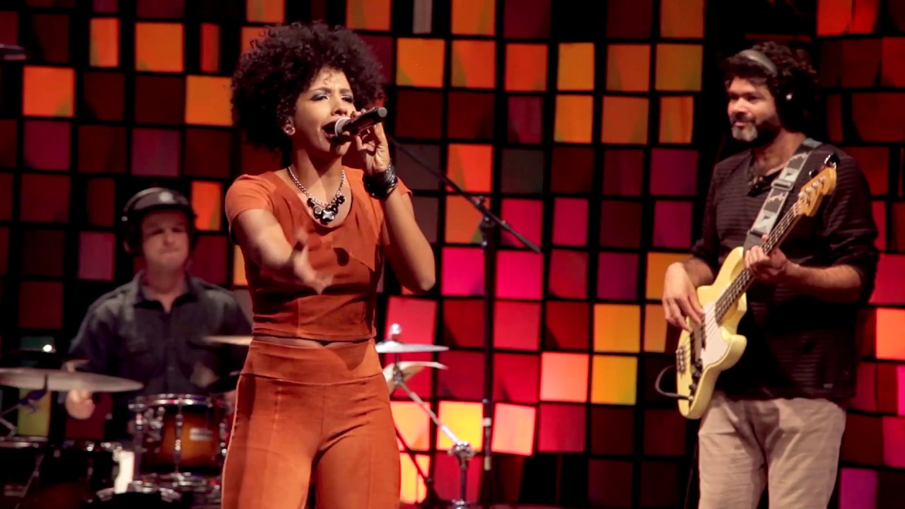 Thabata Lorena - FAVELA - YouTube