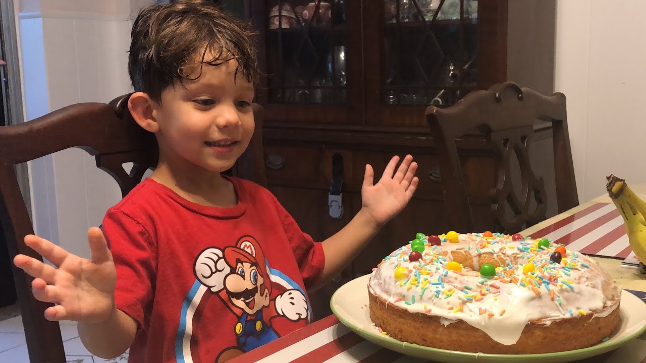 Noah el Panadero / Noah the Baker! Cooking for kids - YouTube