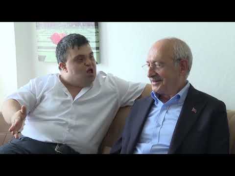 Kılıçdaroğlu, bağlama sanatçısı down sendromlu Çağatay Aras’ı ziyaret etti