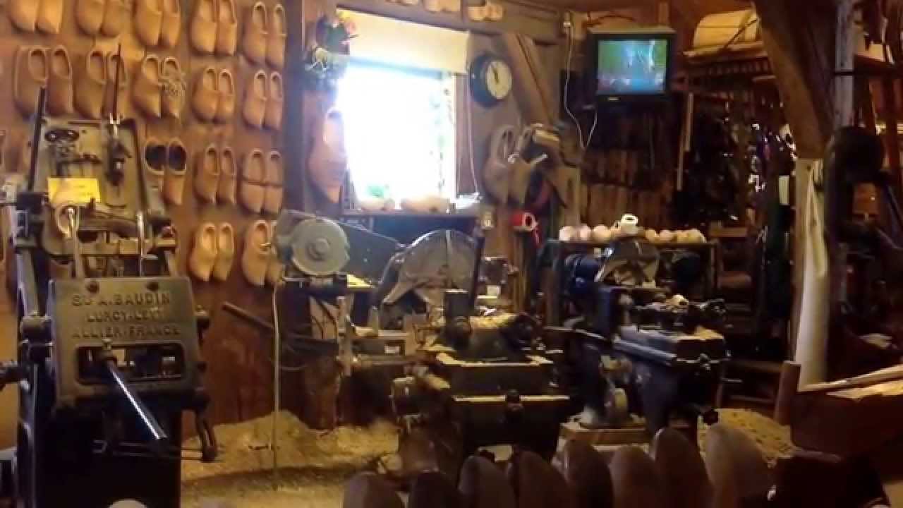 Wooden shoe-making machine to make clogs in The Netherlands. - YouTube
