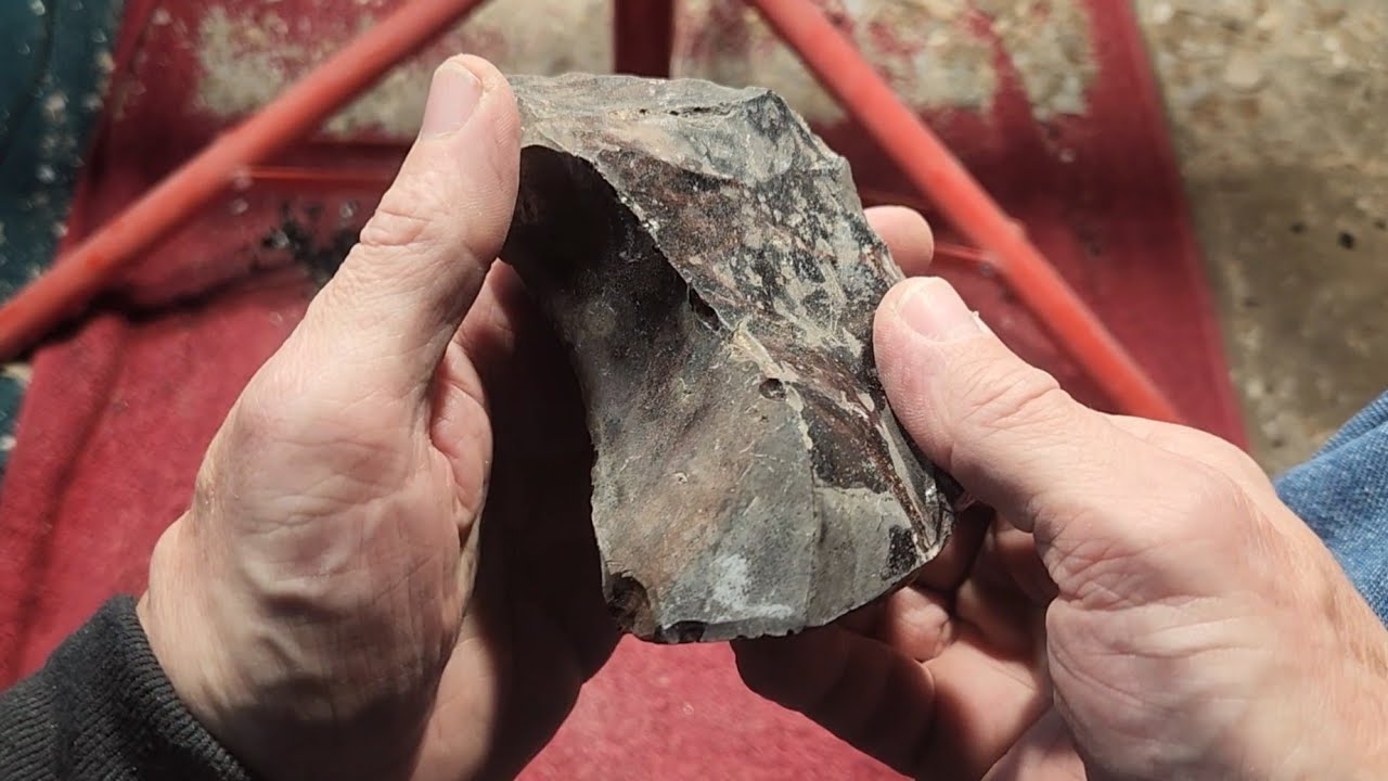1721 - Part 1/2 - Flintknapping Black & Red Dacite - YouTube